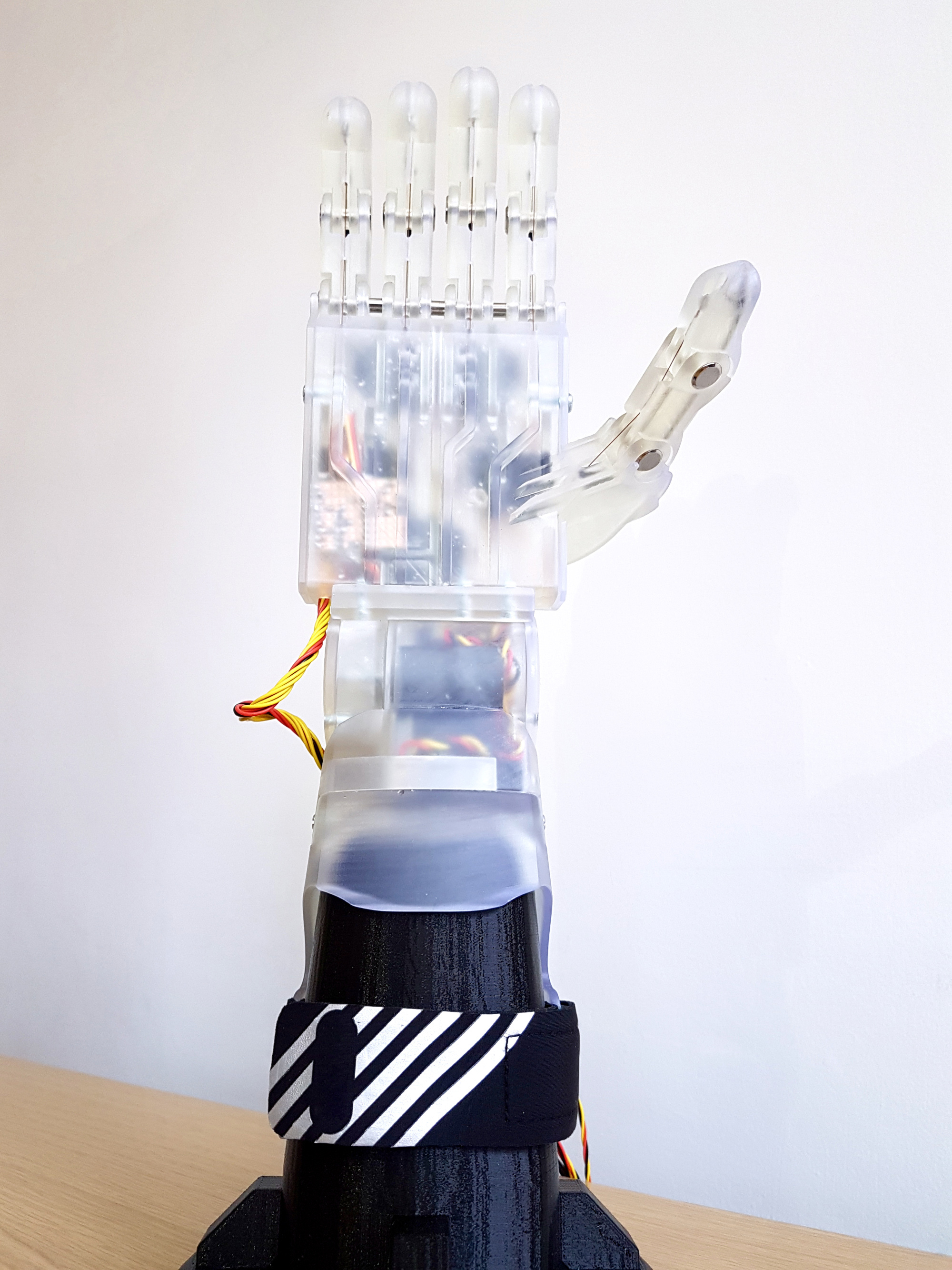 Robot hand no glove - Science and Engineering